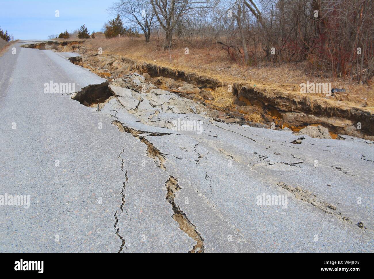Road destroyed hi-res stock photography and images - Alamy