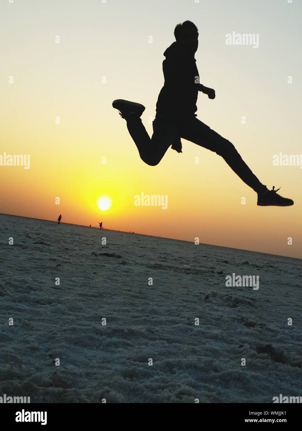Man jumping in mid air sun hi-res stock photography and images - Alamy