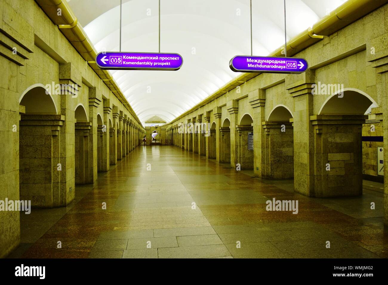 Tiled floor pedestrian walkway hi-res stock photography and images - Alamy