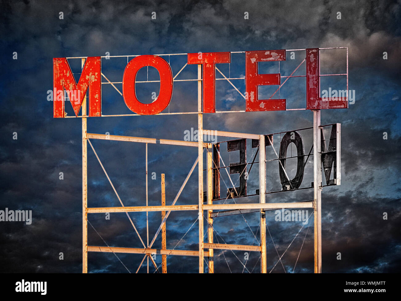 Old motel sign on roadside hi-res stock photography and images - Alamy
