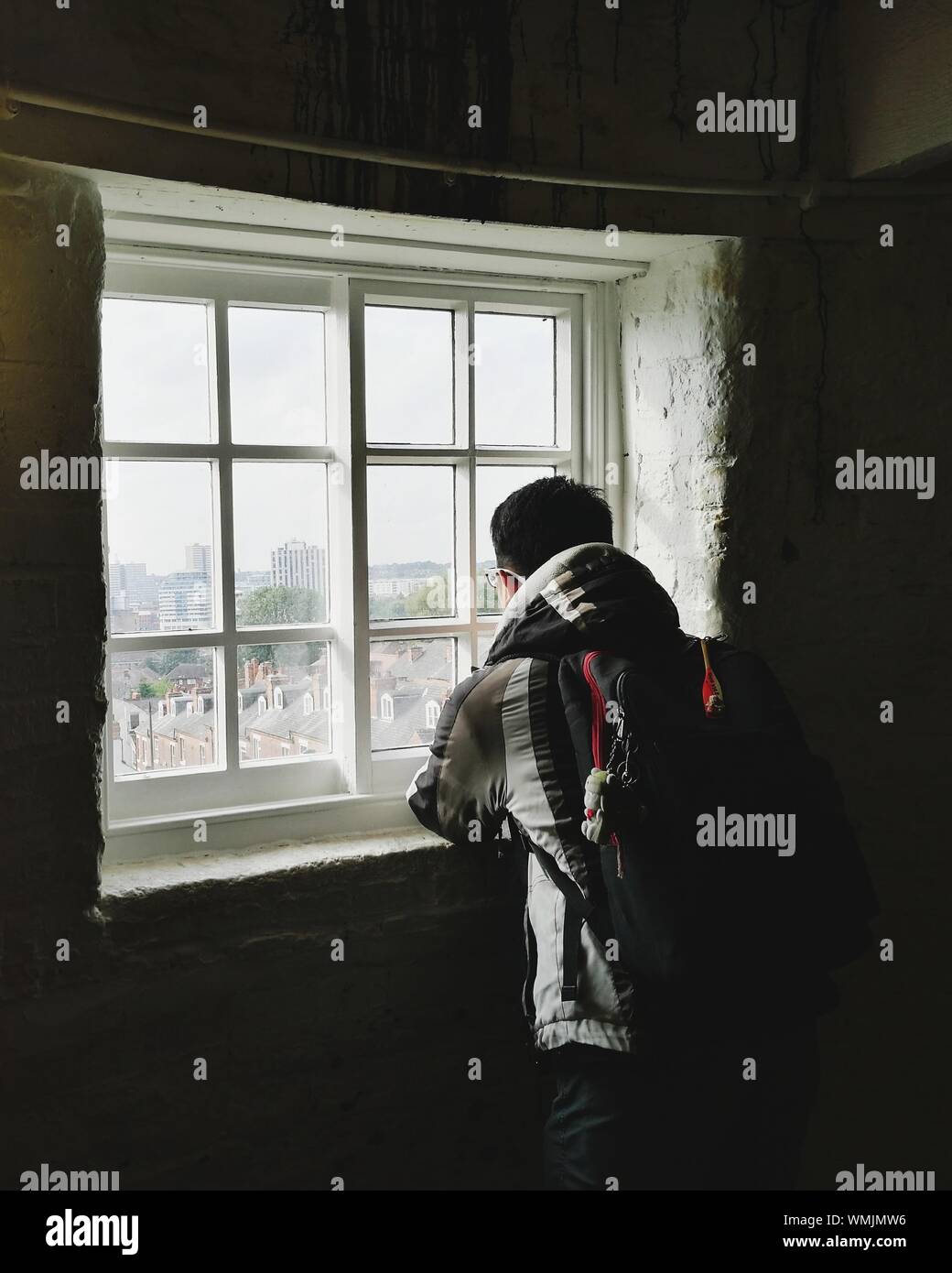 Person looking out window hi-res stock photography and images - Alamy