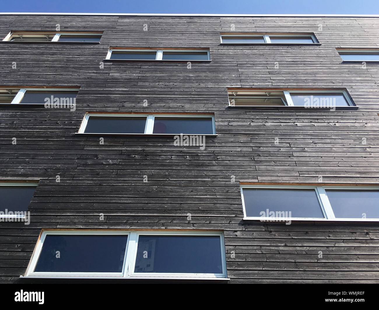 Windows of building hi-res stock photography and images - Alamy