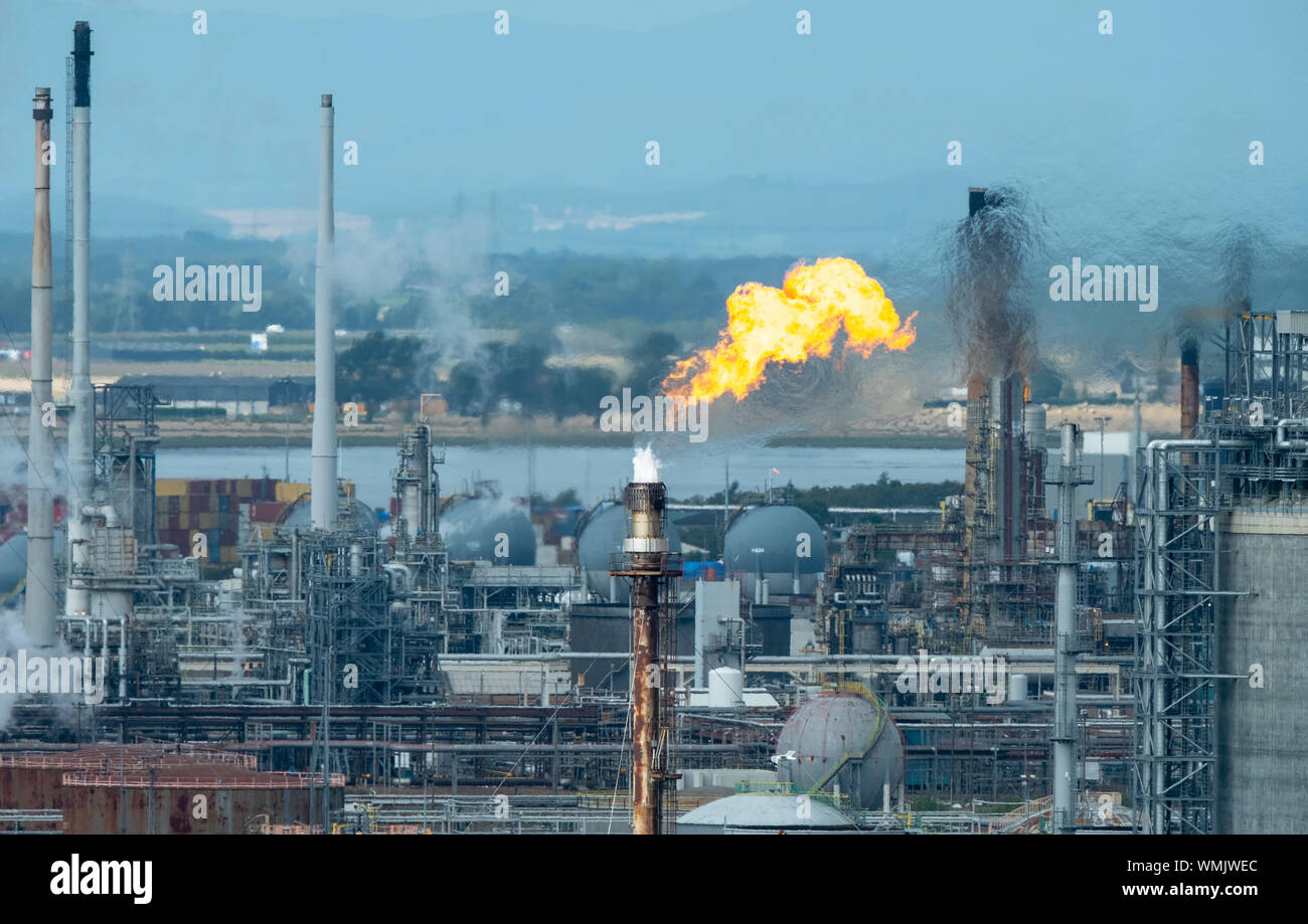 Gas flaring grangemouth hi-res stock photography and images - Alamy
