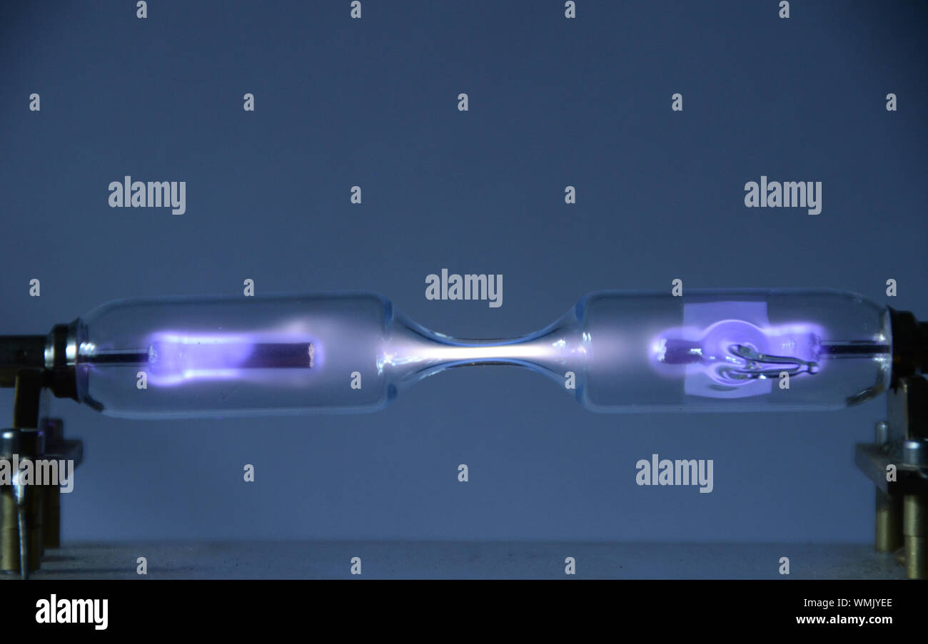 The inert gas Crypton (Kr) seen in a discharge tube emits light due to ...