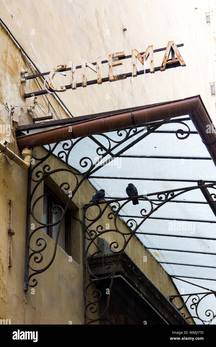 Old cinema sign hi-res stock photography and images - Alamy