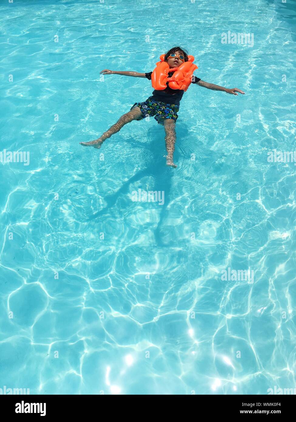 Swimming with aid hi-res stock photography and images - Alamy
