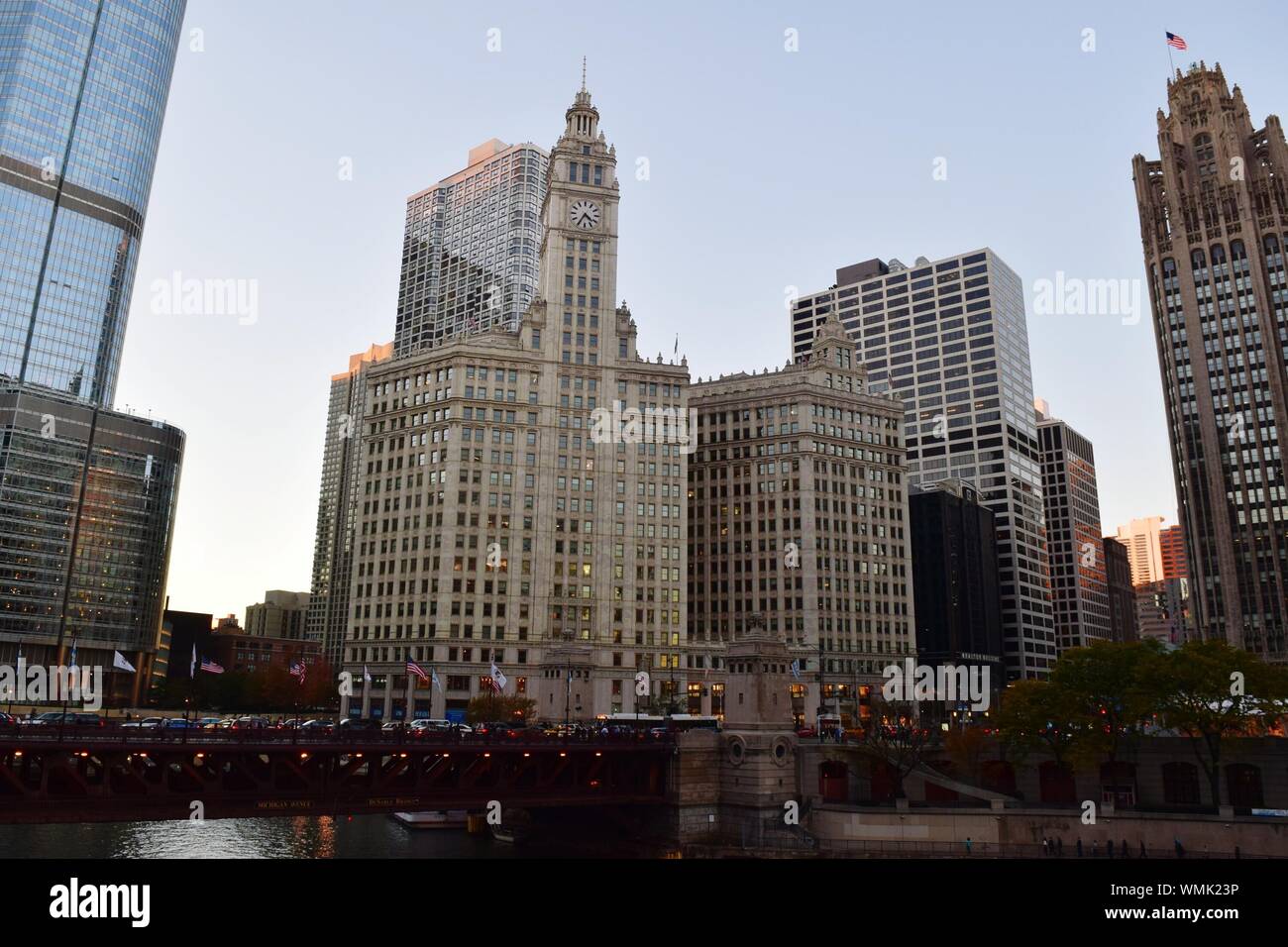 London skyline blue background hi-res stock photography and images - Alamy
