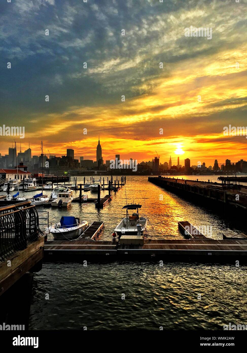 Cityscape sunset background hi-res stock photography and images - Alamy