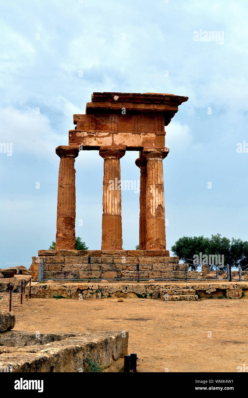 Ancient greek columns hi-res stock photography and images - Alamy
