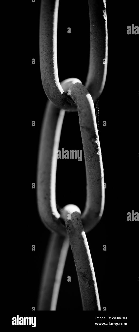 Black metal chain hi-res stock photography and images - Alamy