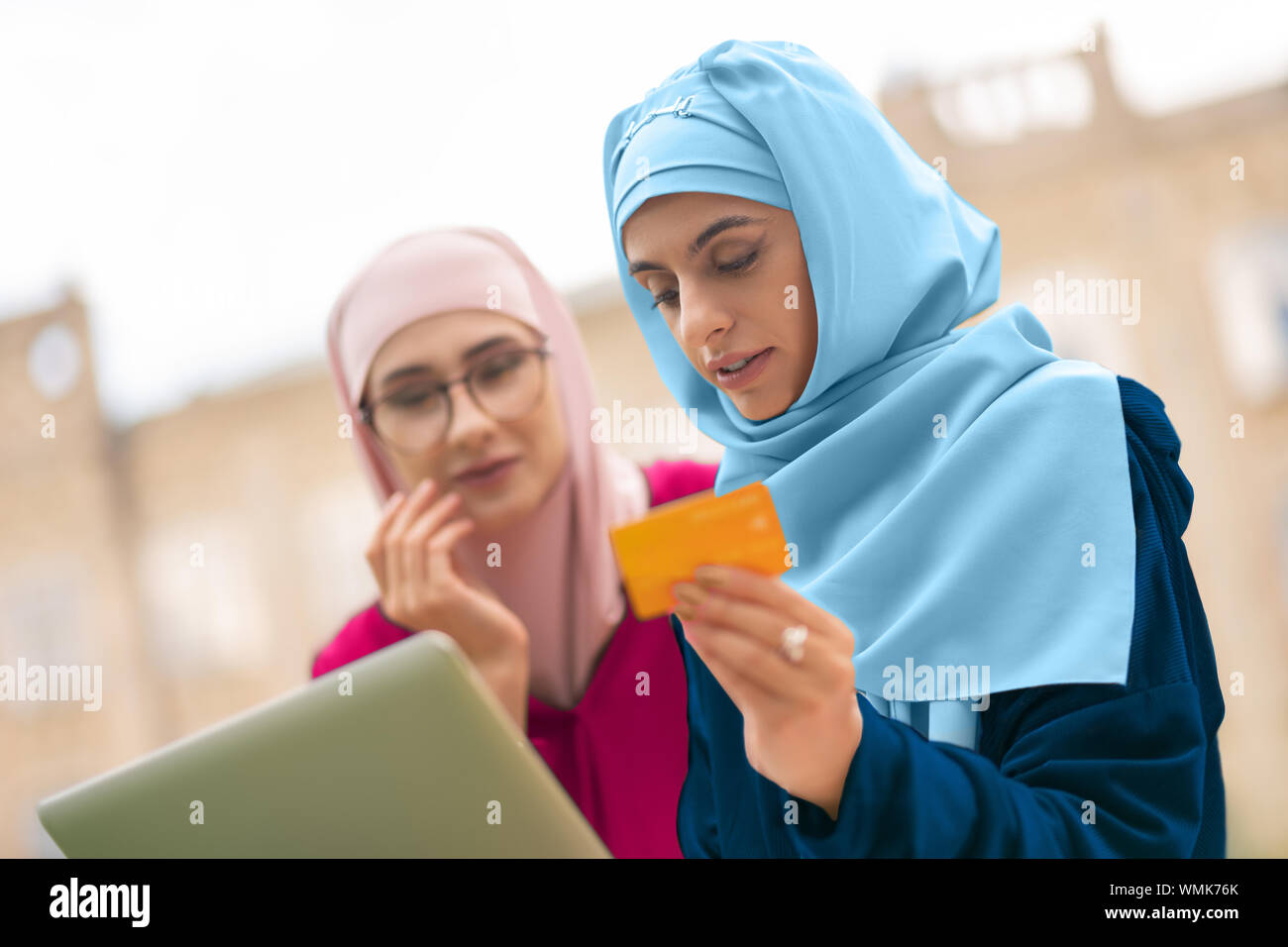 Female in blue hijab hi-res stock photography and images - Alamy