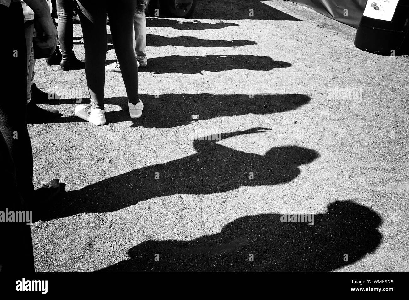 Shadow line people hi-res stock photography and images - Alamy