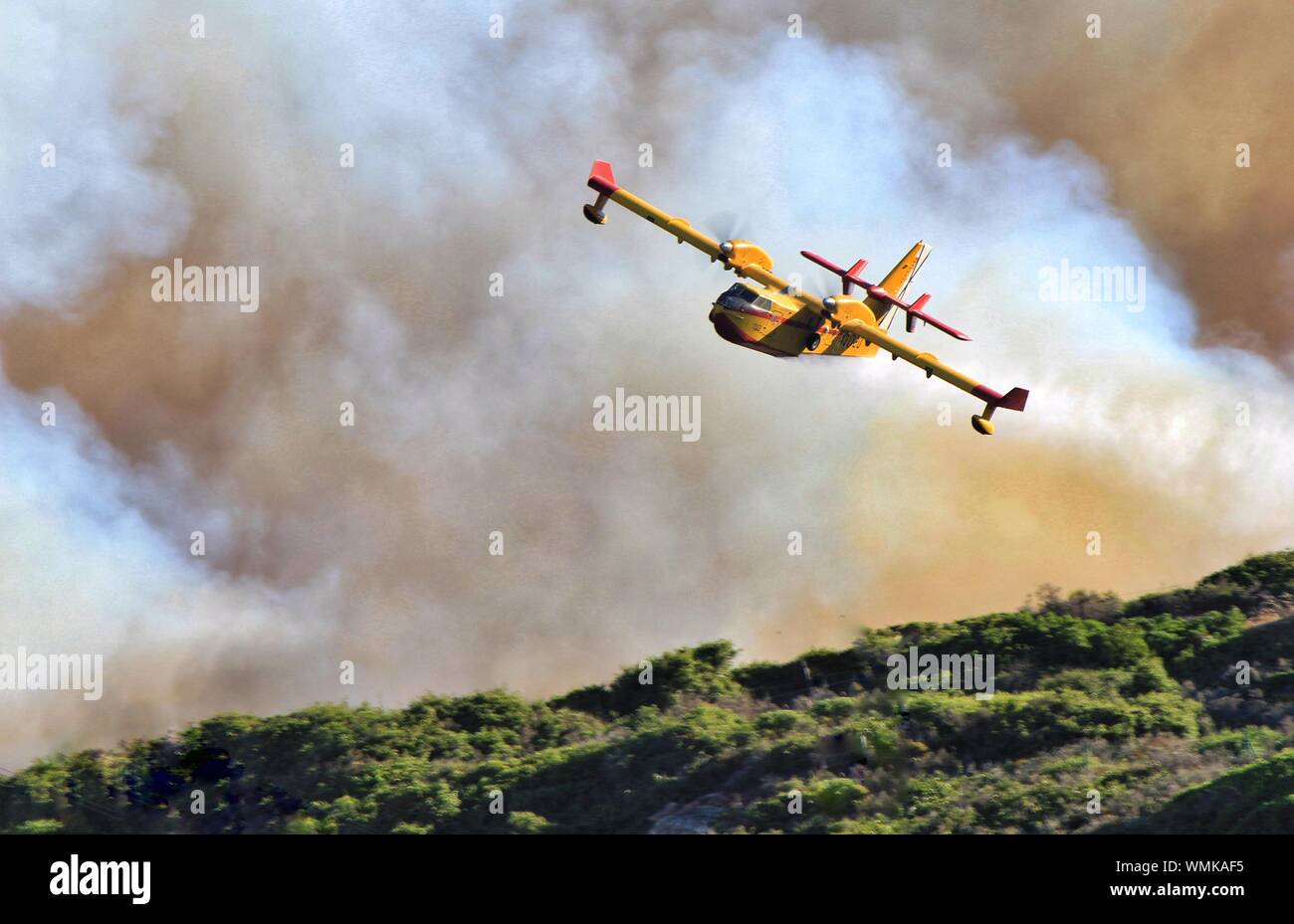 Flying firefighter hi-res stock photography and images - Alamy