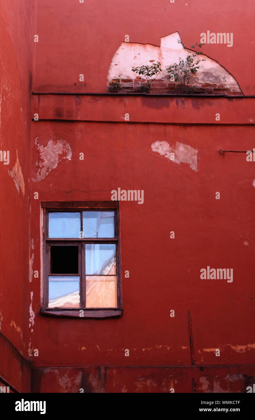 Red old building hi-res stock photography and images - Alamy