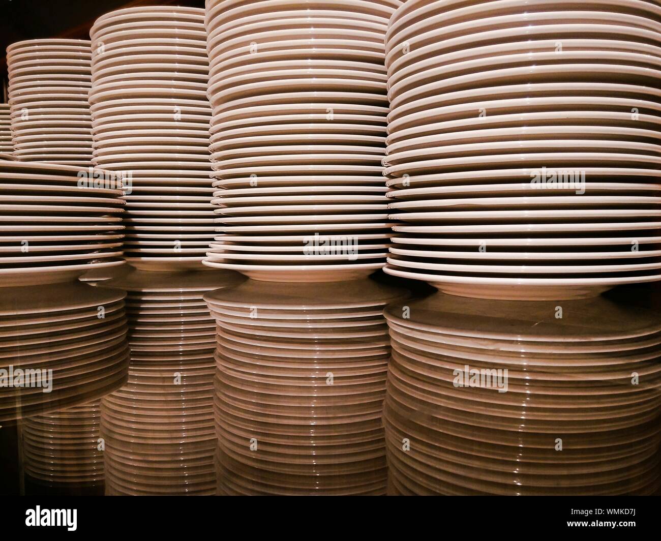 Empty stacked plates hi-res stock photography and images - Alamy