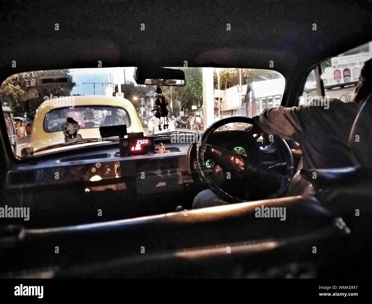 Driving a cab hi-res stock photography and images - Alamy