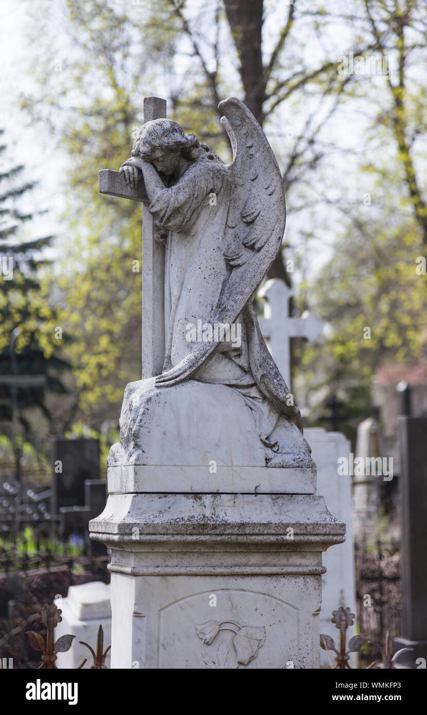 Angel gravestone hi-res stock photography and images - Alamy