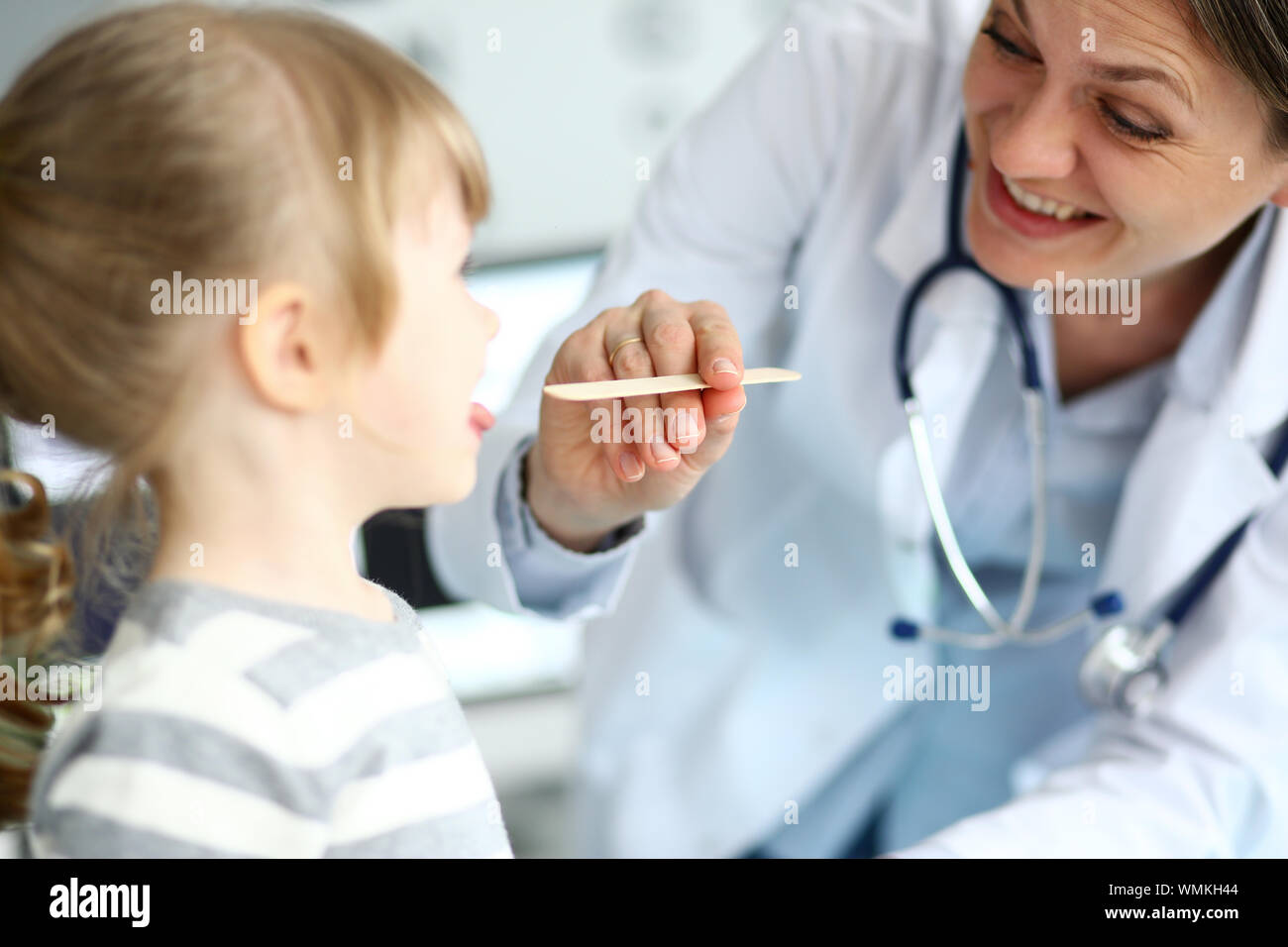 Pediatrician and little patient in clinic Stock Photo - Alamy
