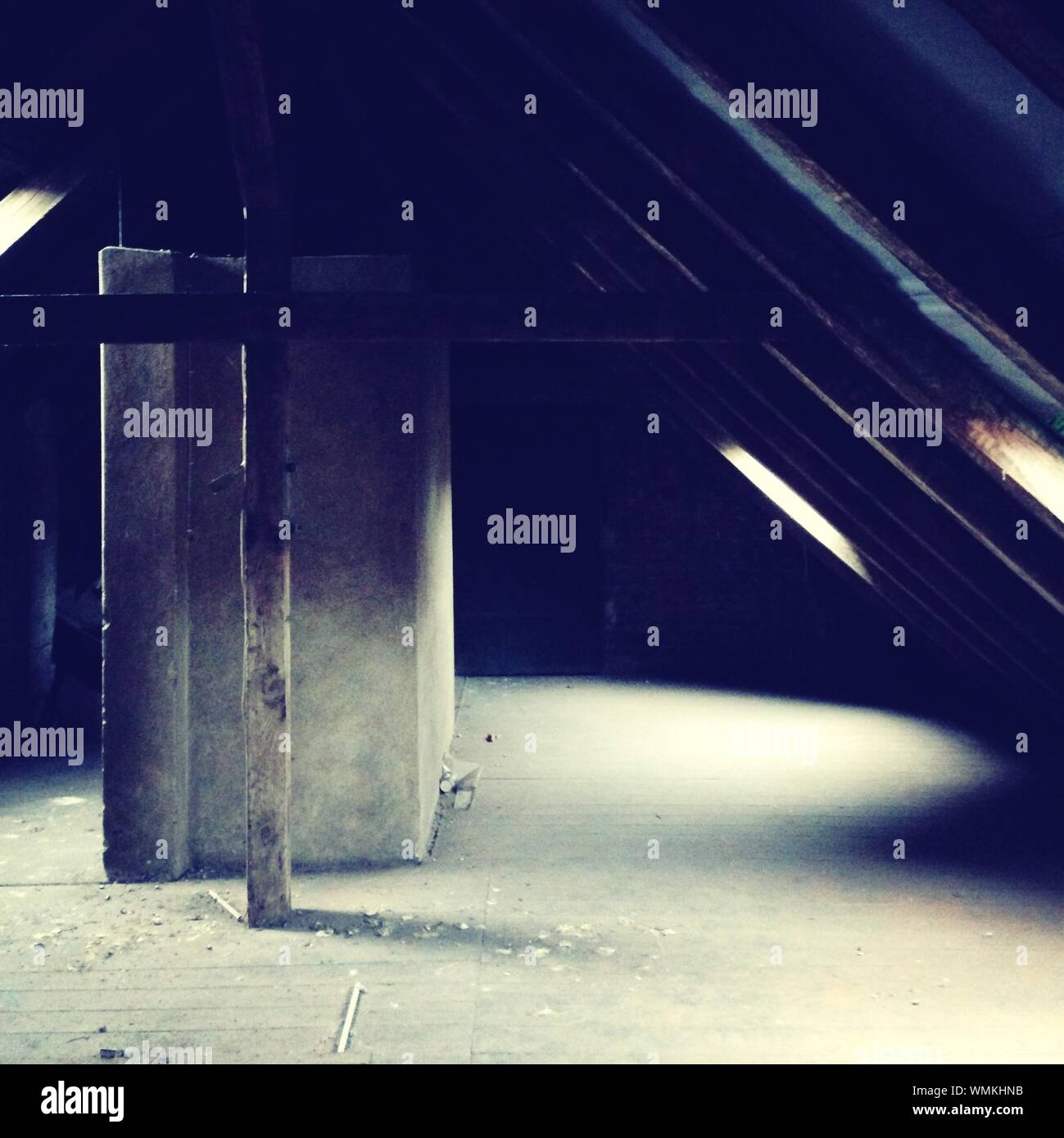 Empty the attic hi-res stock photography and images - Alamy