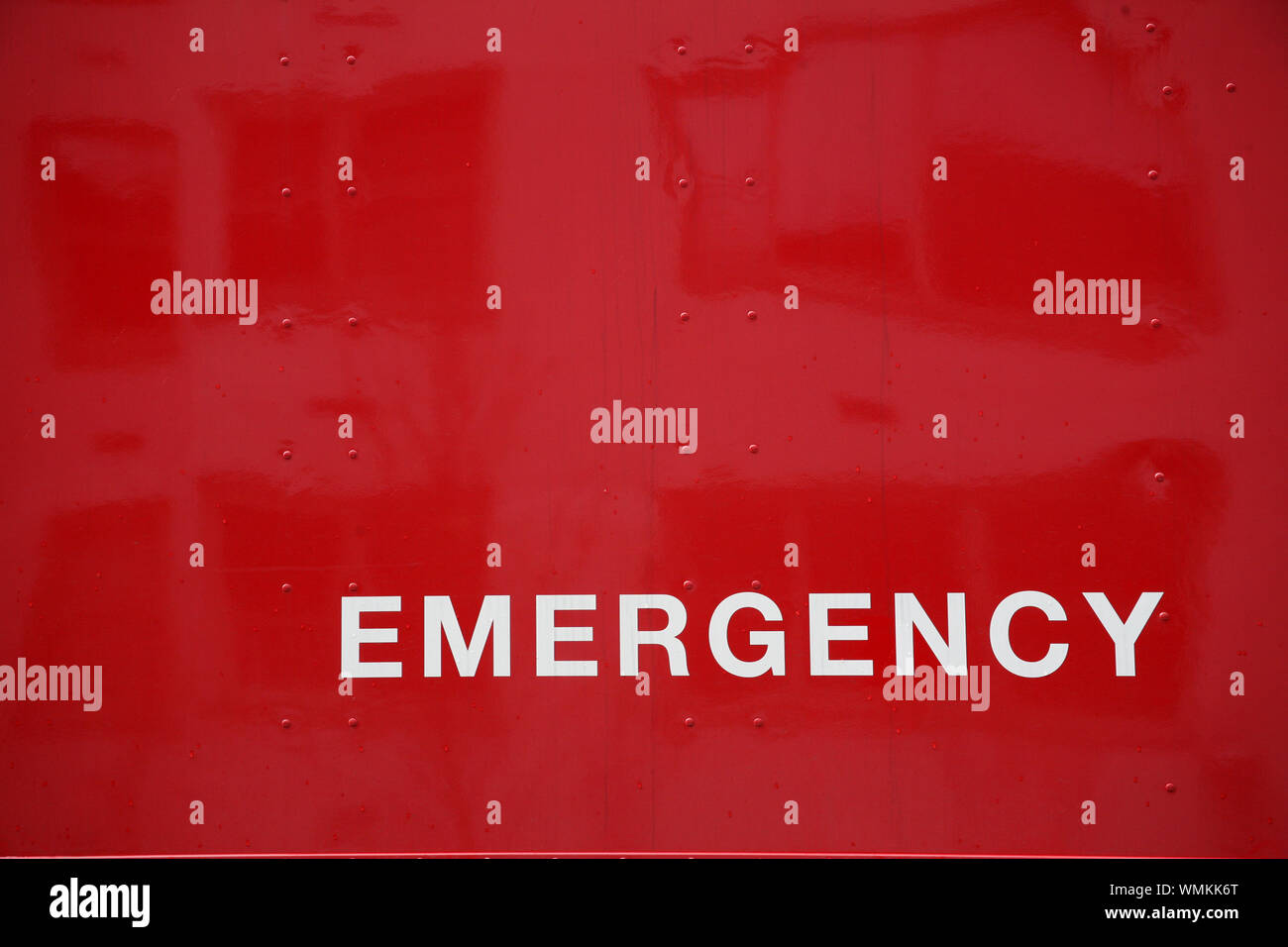 Red metal sign hi-res stock photography and images - Alamy