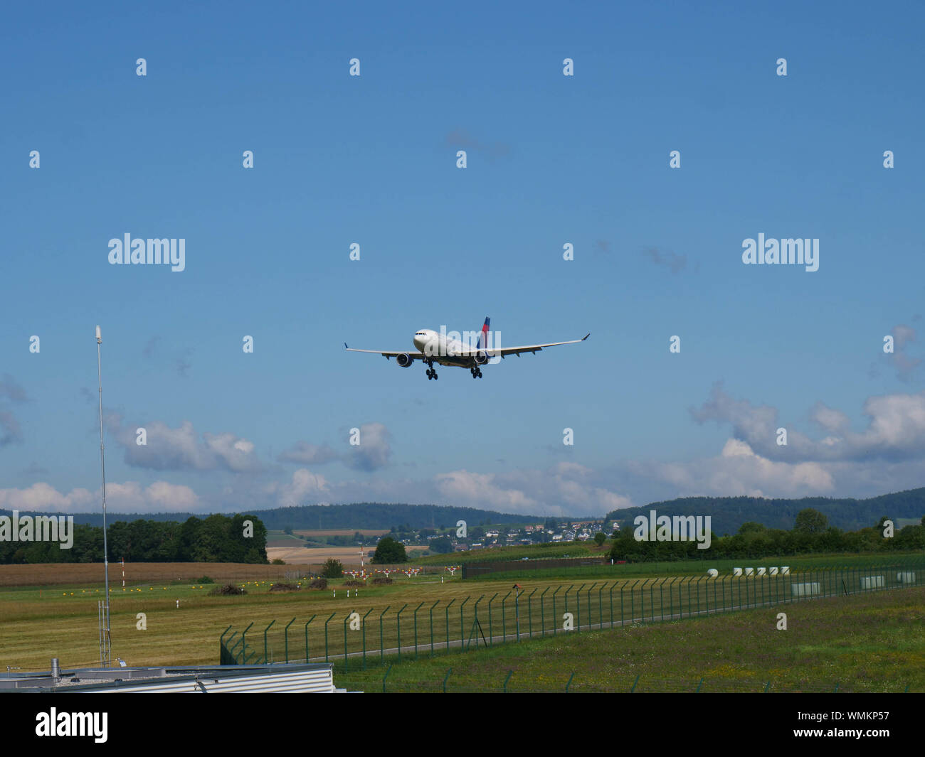 Delta Airlines plane landing at zurich airport Stock Photo - Alamy