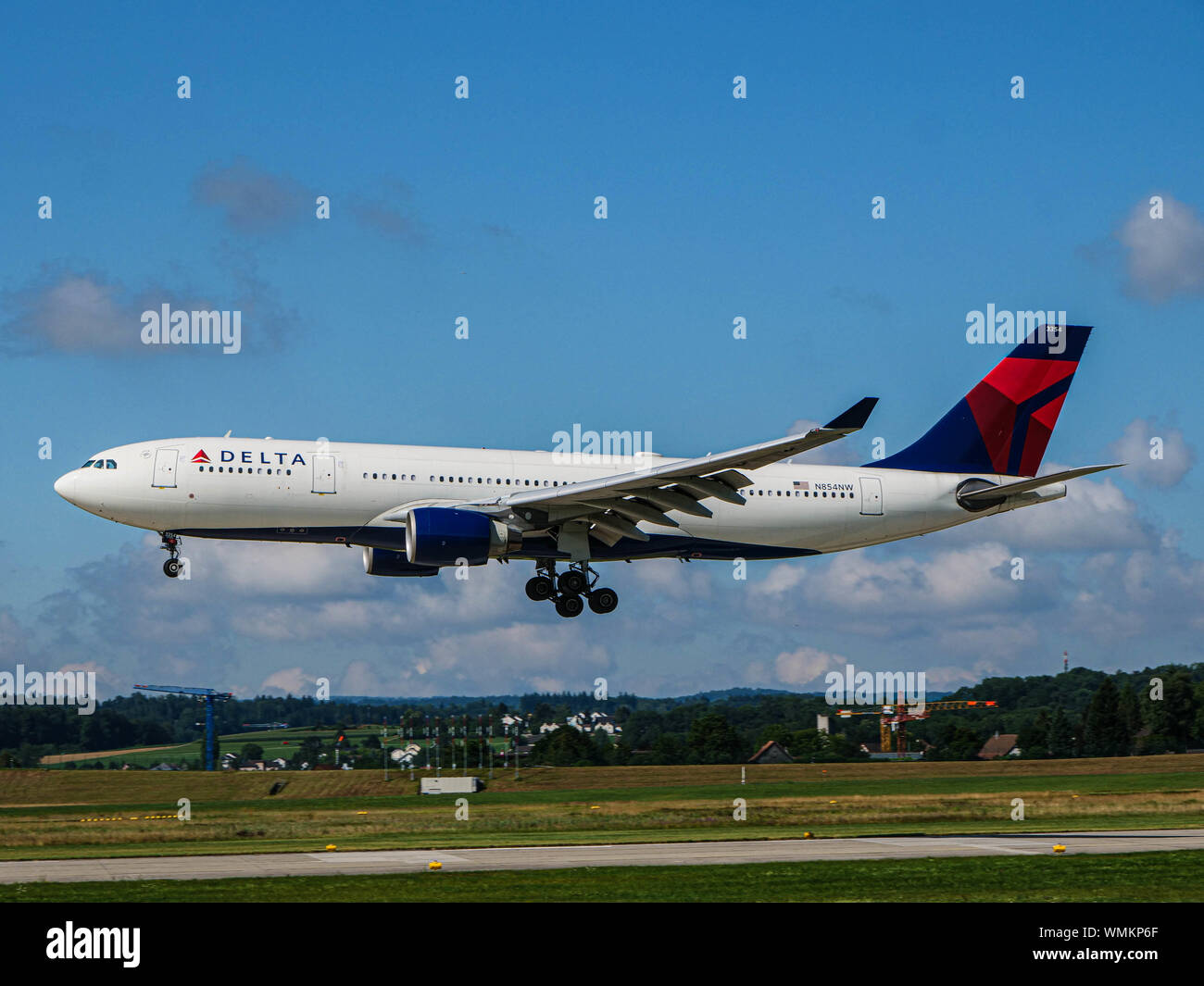 Delta Airlines plane landing at zurich airport Stock Photo - Alamy