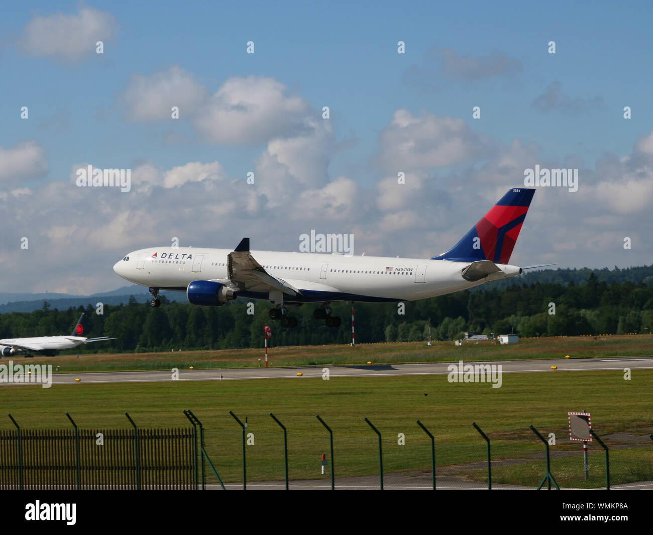 Delta Airlines plane landing at zurich airport Stock Photo - Alamy