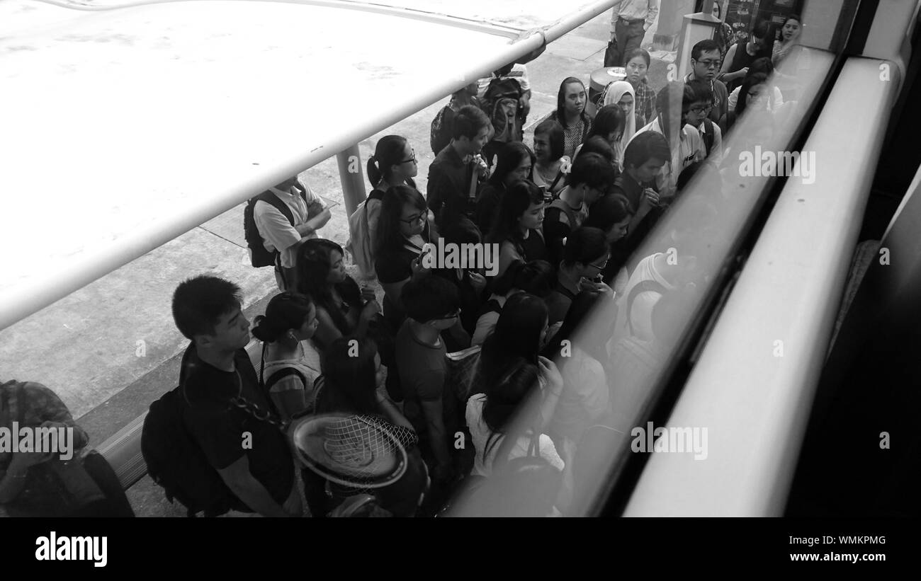People Waiting Bus High Resolution Stock Photography and Images - Alamy