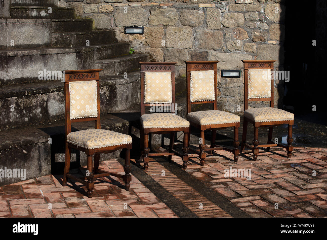 Pavement seats chairs hi-res stock photography and images - Alamy