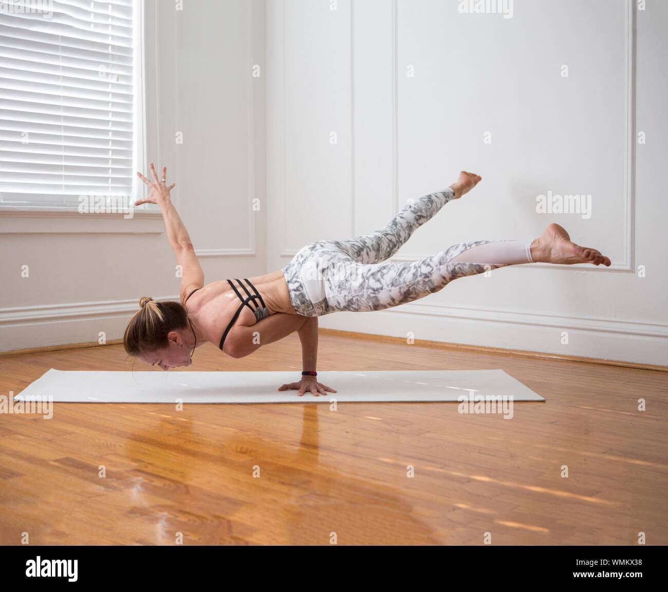 One hand hi-res stock photography and images - Alamy