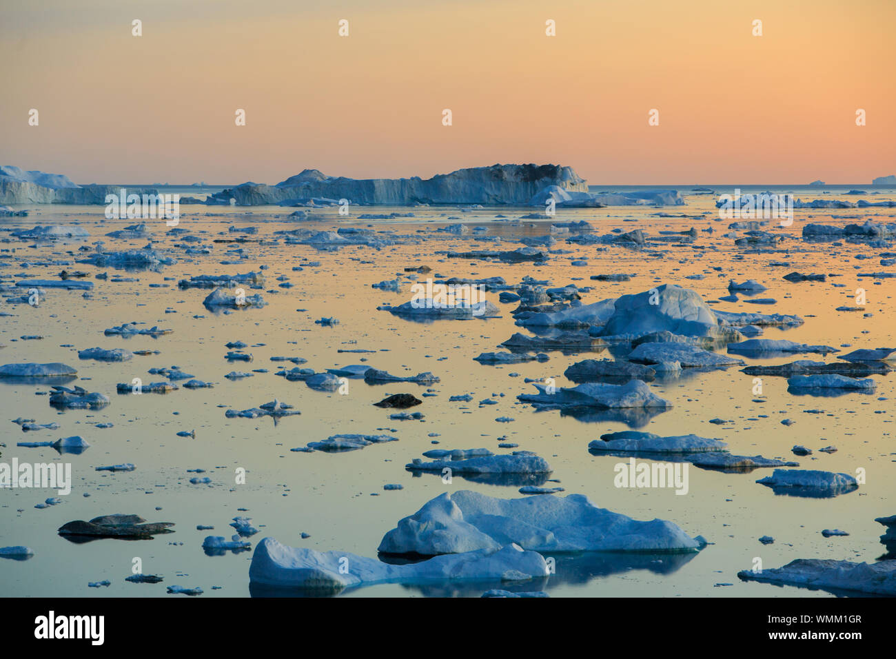 Ice floating on water hi-res stock photography and images - Alamy