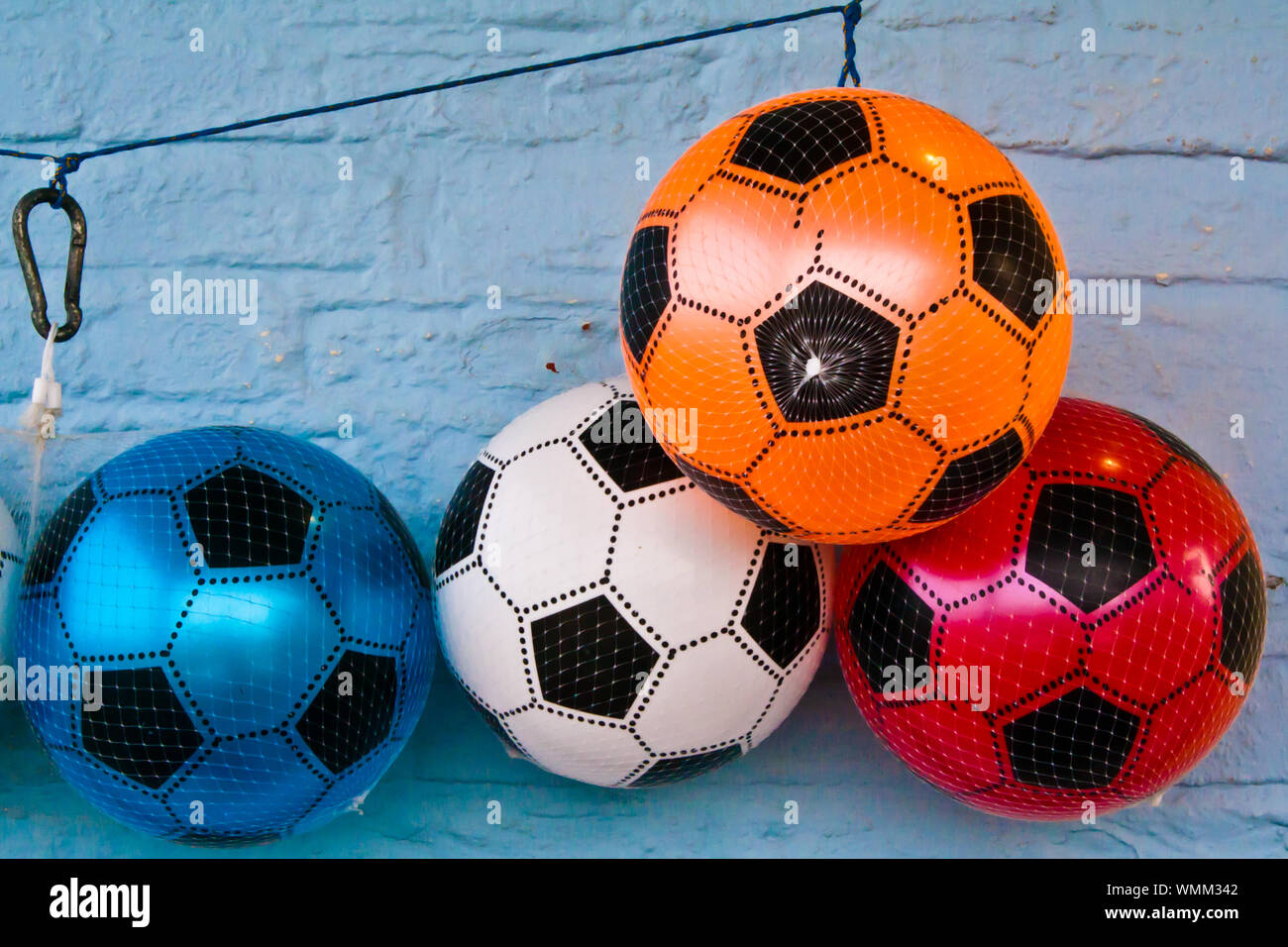 Ball_of_string hi-res stock photography and images - Alamy