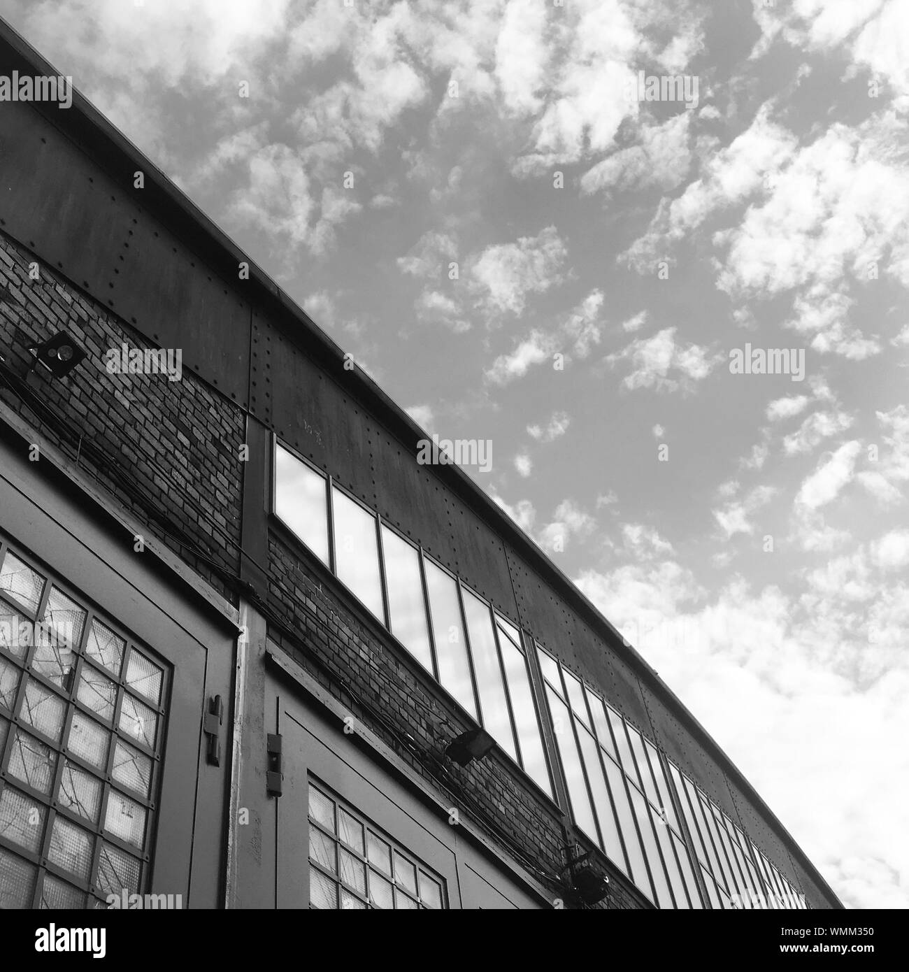 Low metal gate closed hi-res stock photography and images - Alamy