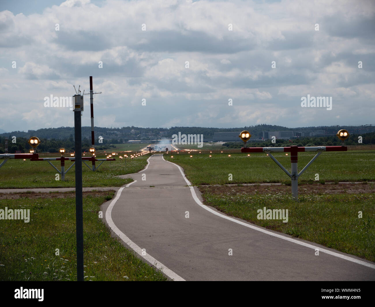 Plane landing on runway at ZRH from the end of the pist perspective ...