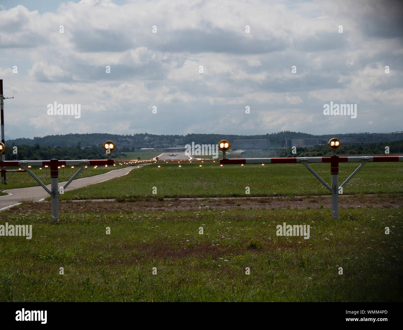 Plane landing on runway at ZRH from the end of the pist perspective ...