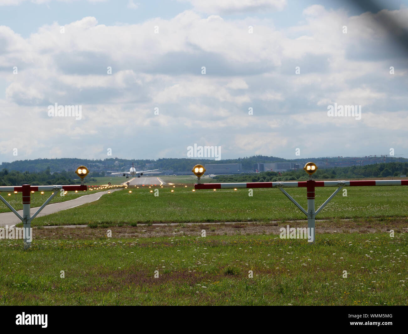 Plane landing on runway at ZRH from the end of the pist perspective ...
