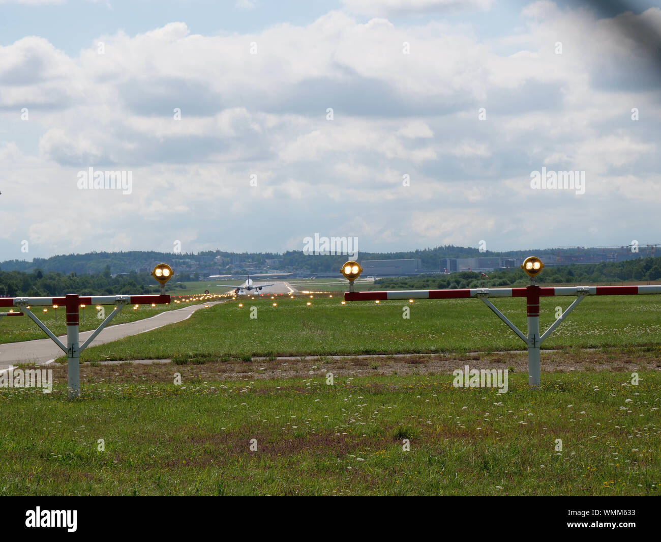 Plane landing on runway at ZRH from the end of the pist perspective ...