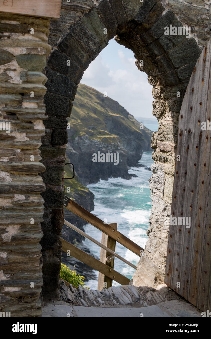 Arch with sea view hi-res stock photography and images - Alamy