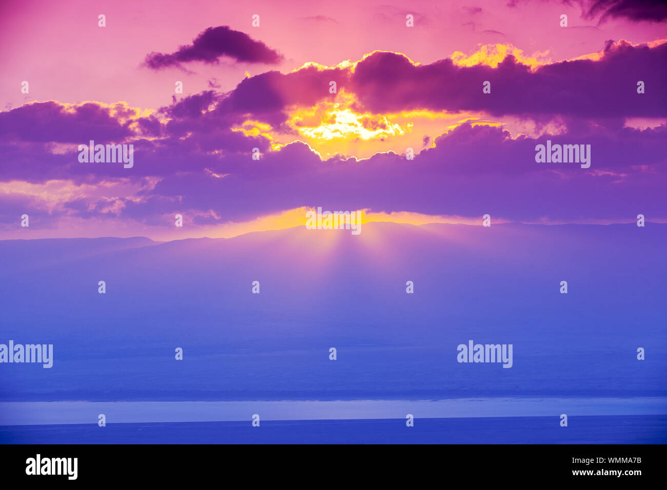 Purple sunset sky hi-res stock photography and images - Alamy