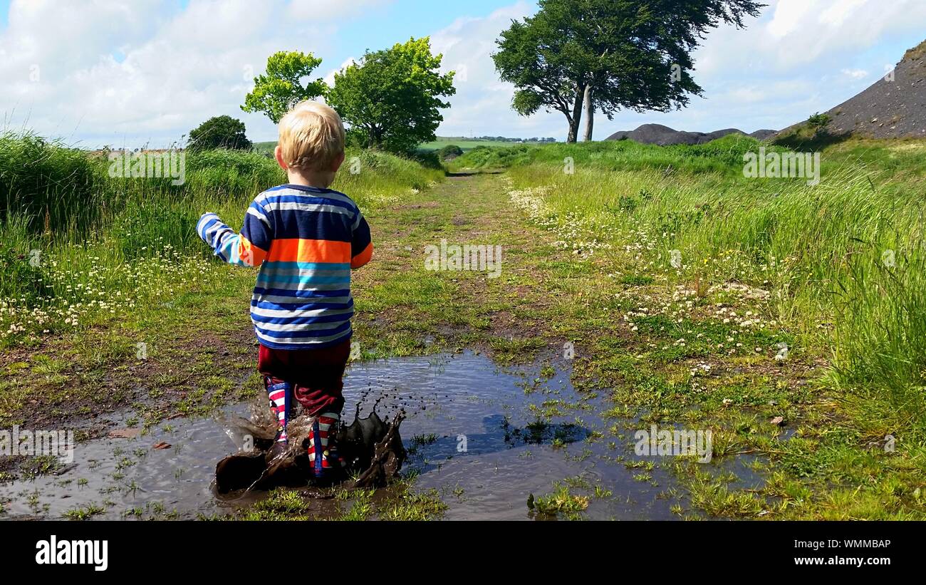 Boys playing in mud hi-res stock photography and images - Alamy