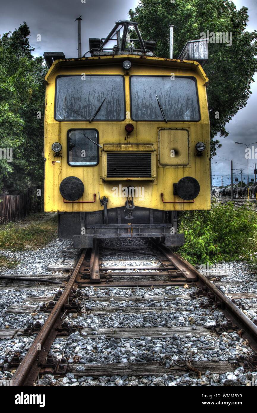Run down train hi-res stock photography and images - Alamy