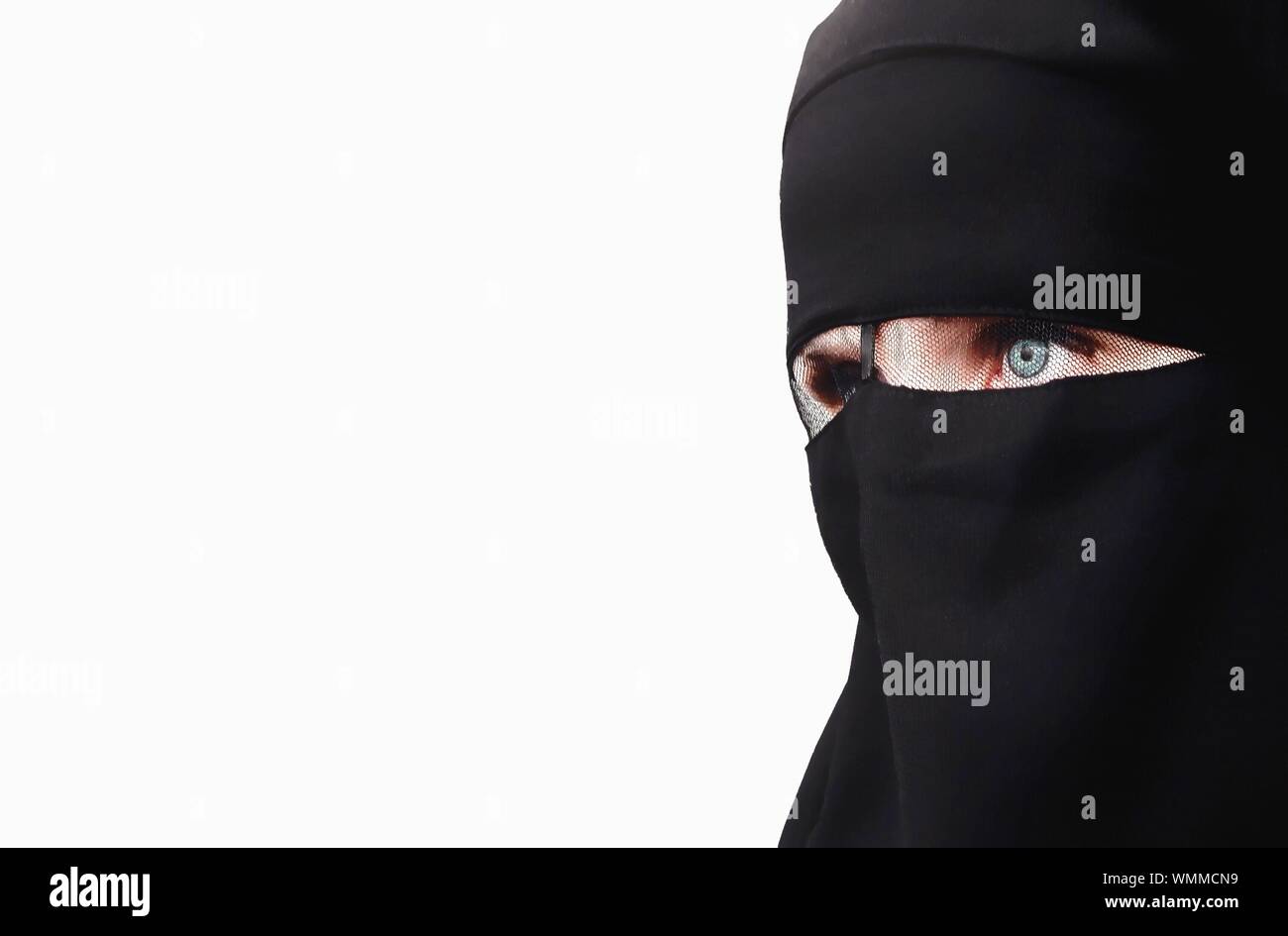 Woman in burka white hi-res stock photography and images - Alamy