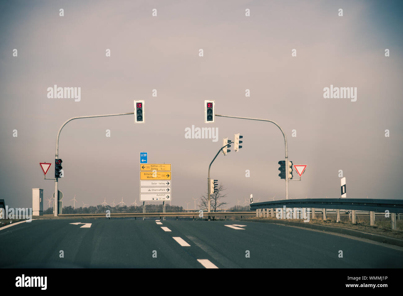 Empty street signs hi-res stock photography and images - Alamy