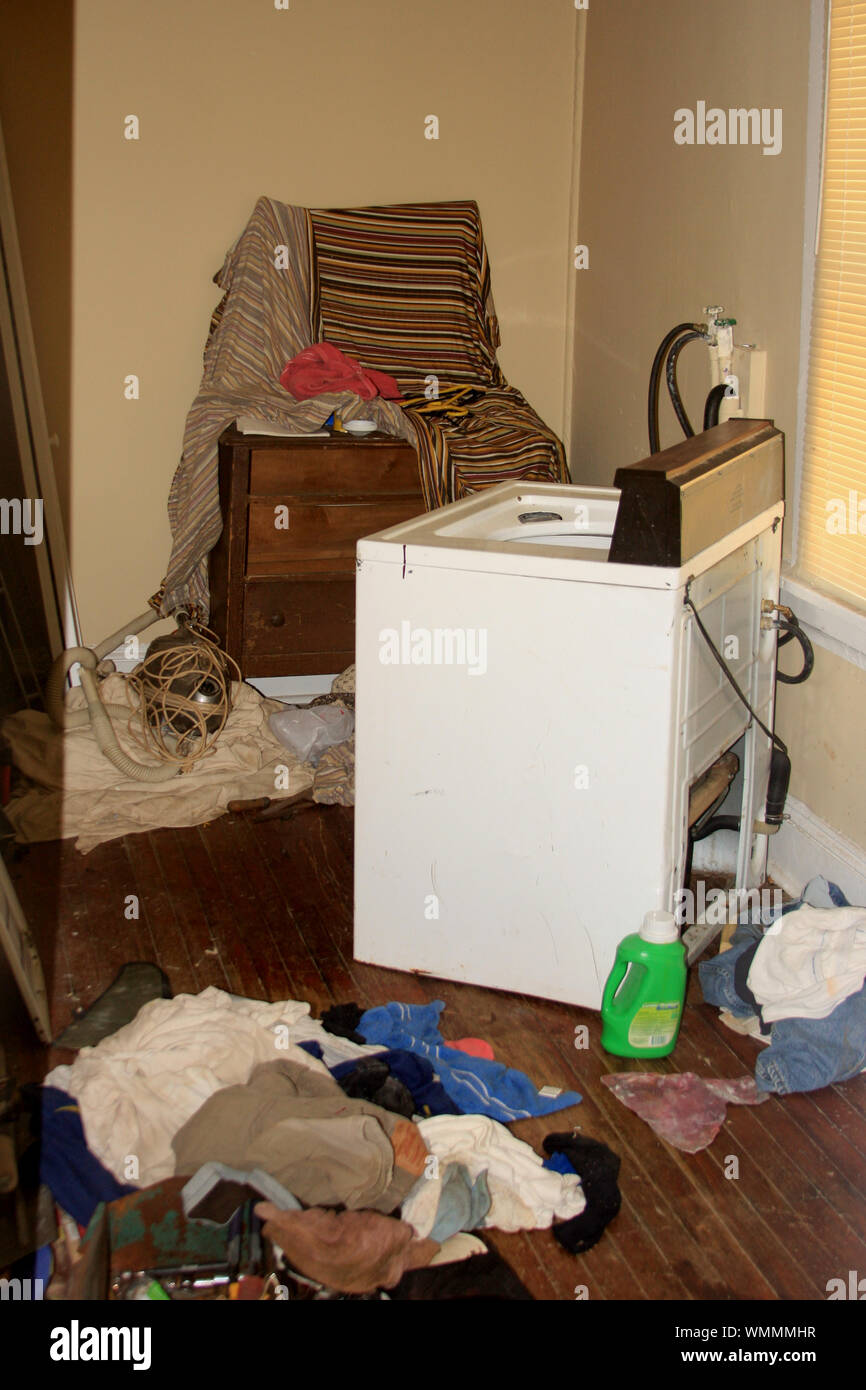 House in a mess hi-res stock photography and images - Alamy