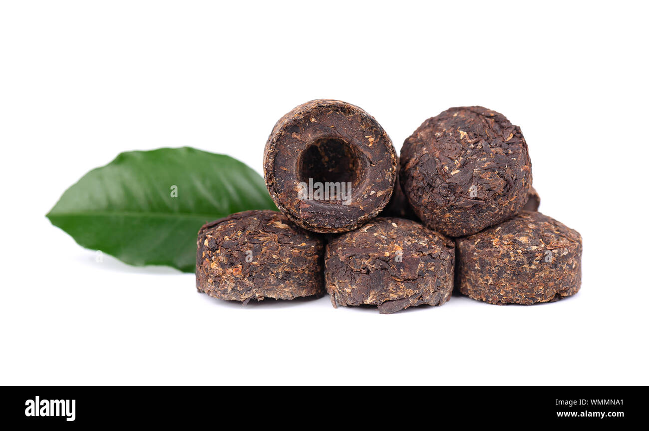 Aromatic black pu-erh tea, isolated on white background. Close up ...