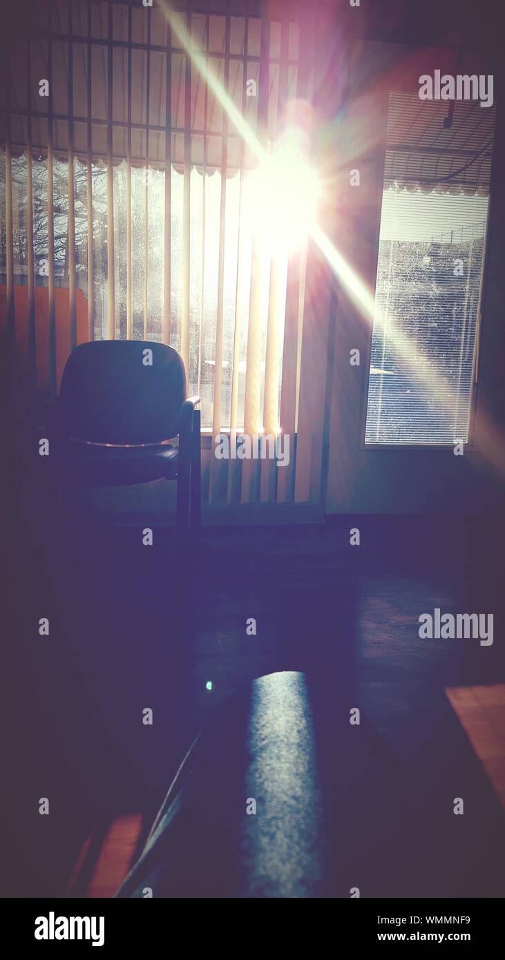 Sun through glass building hi-res stock photography and images - Alamy