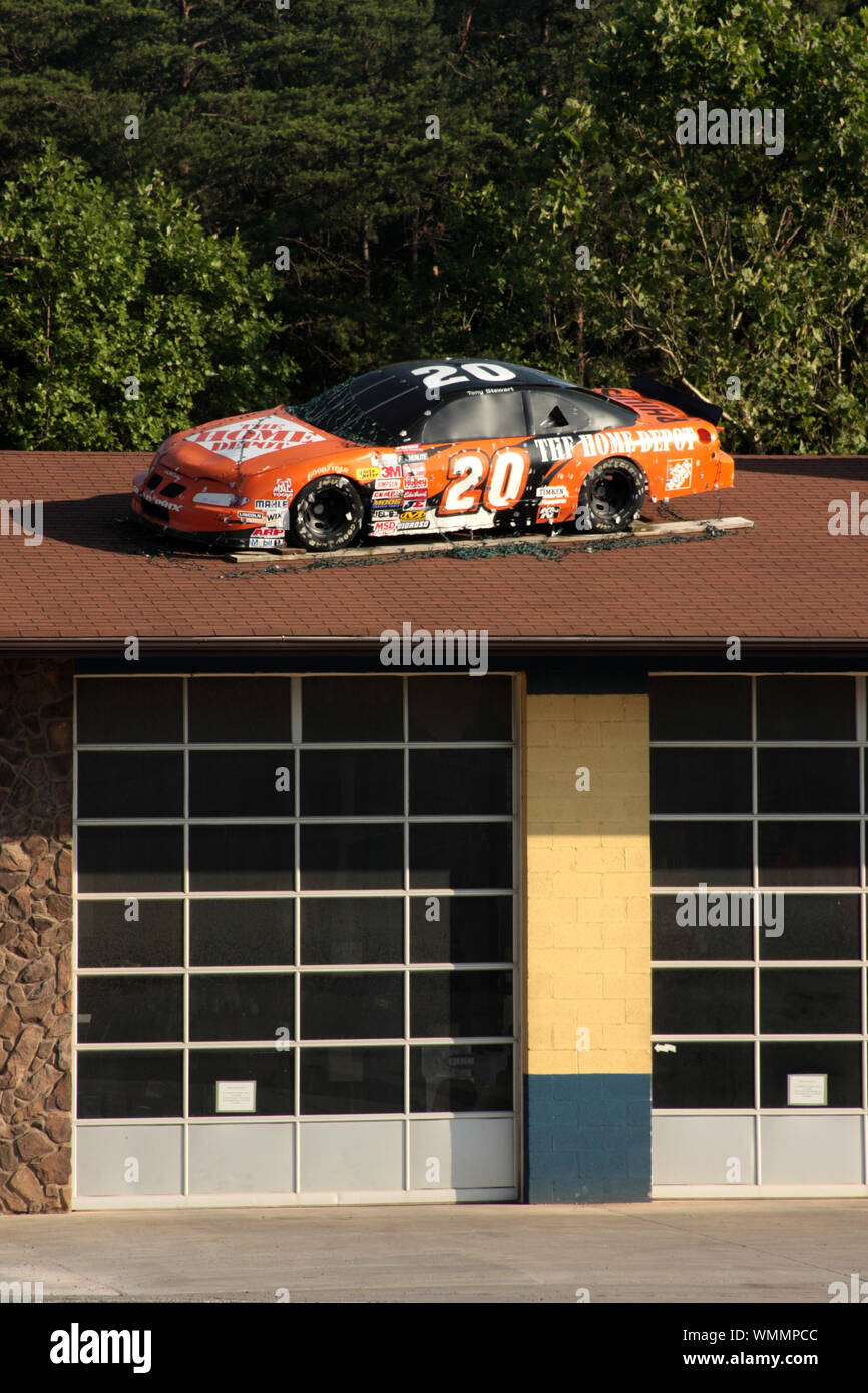 Car body shop exterior building hi-res stock photography and images - Alamy