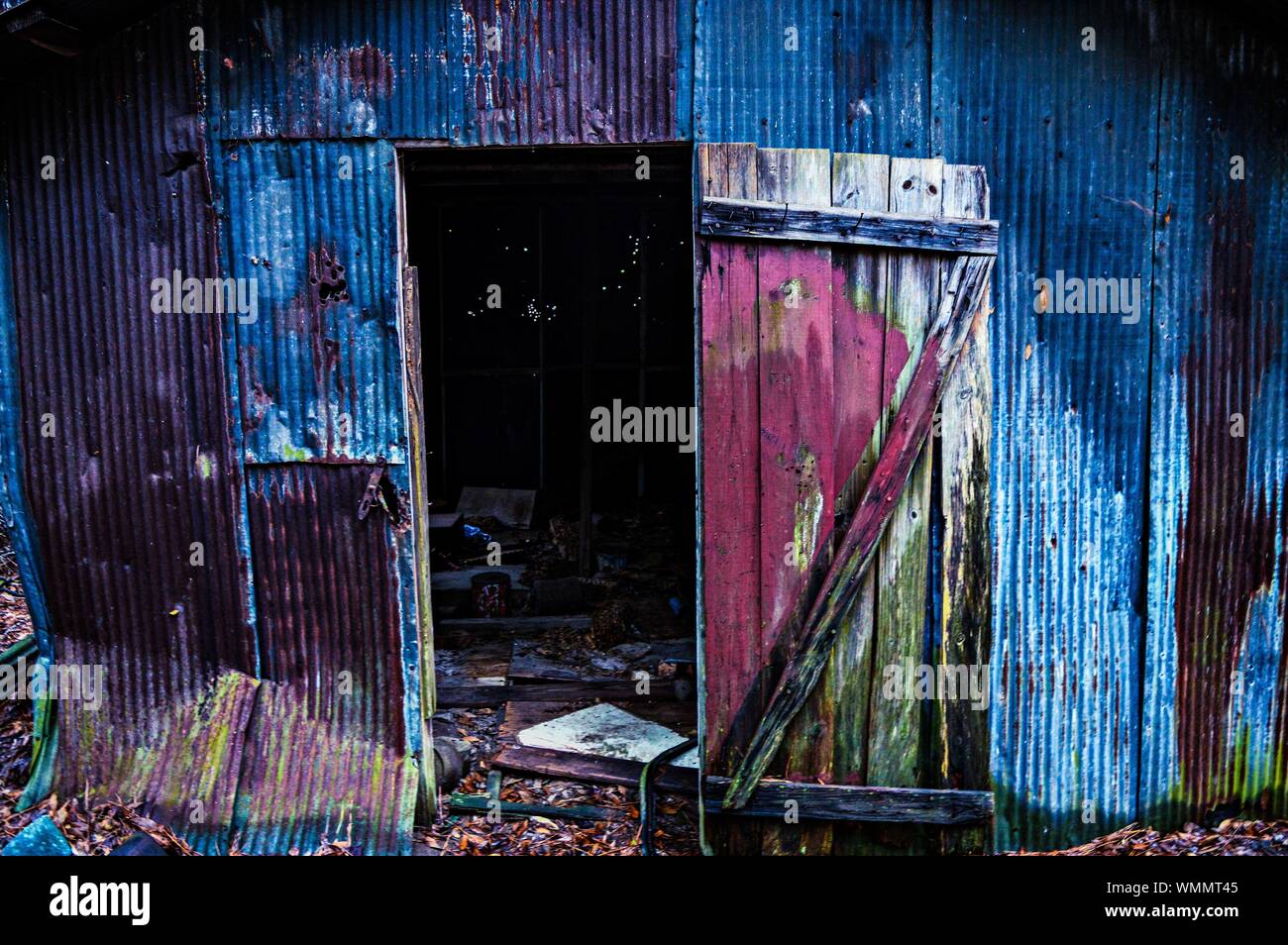 Barn door is open hi-res stock photography and images - Alamy