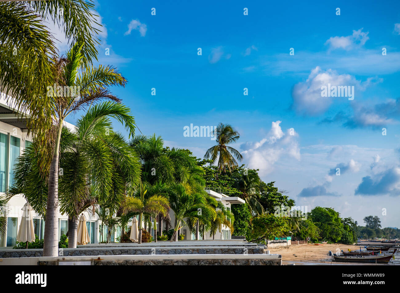 Luxury beach resort hi-res stock photography and images - Alamy