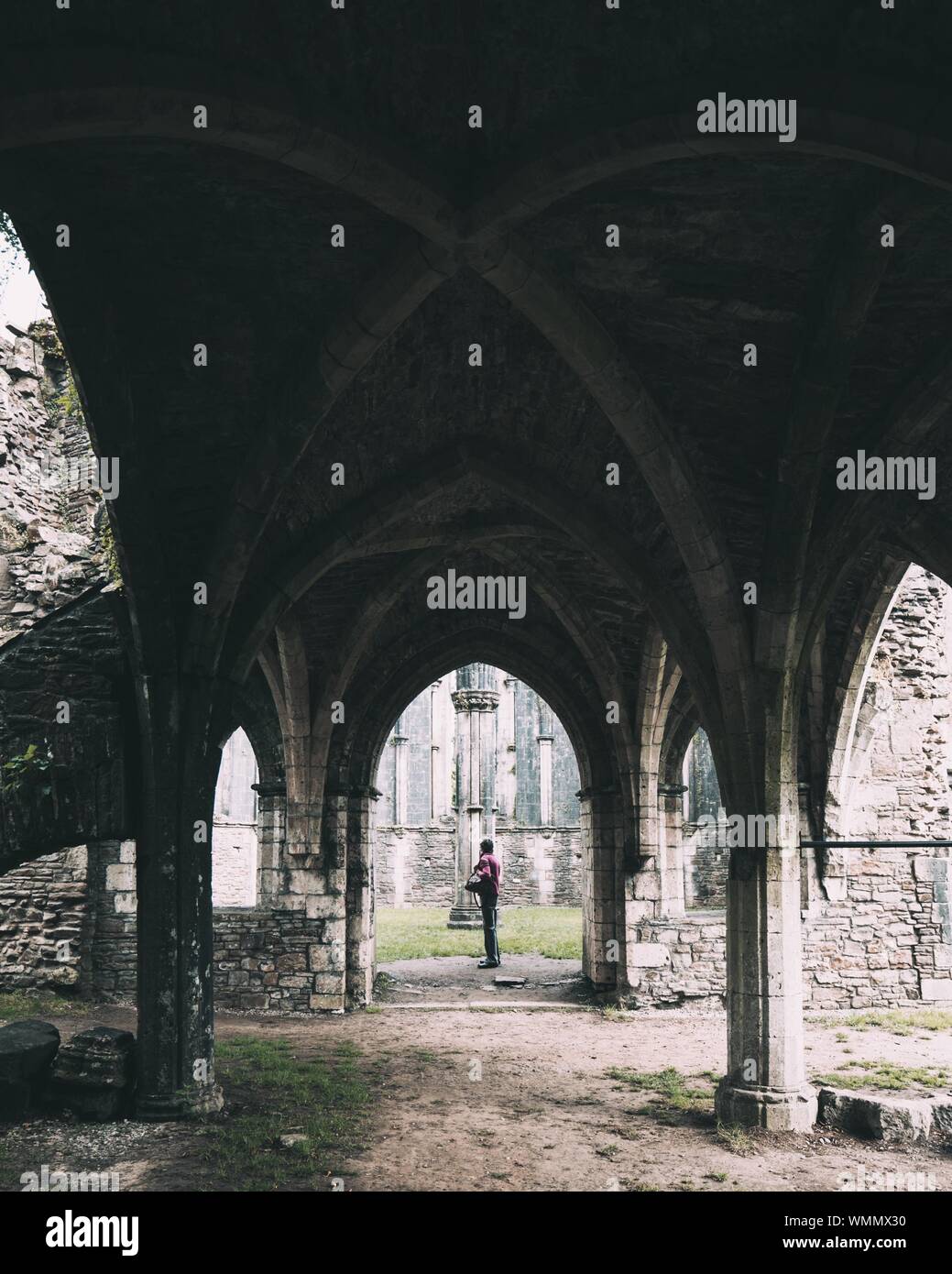 Side archway hi-res stock photography and images - Alamy